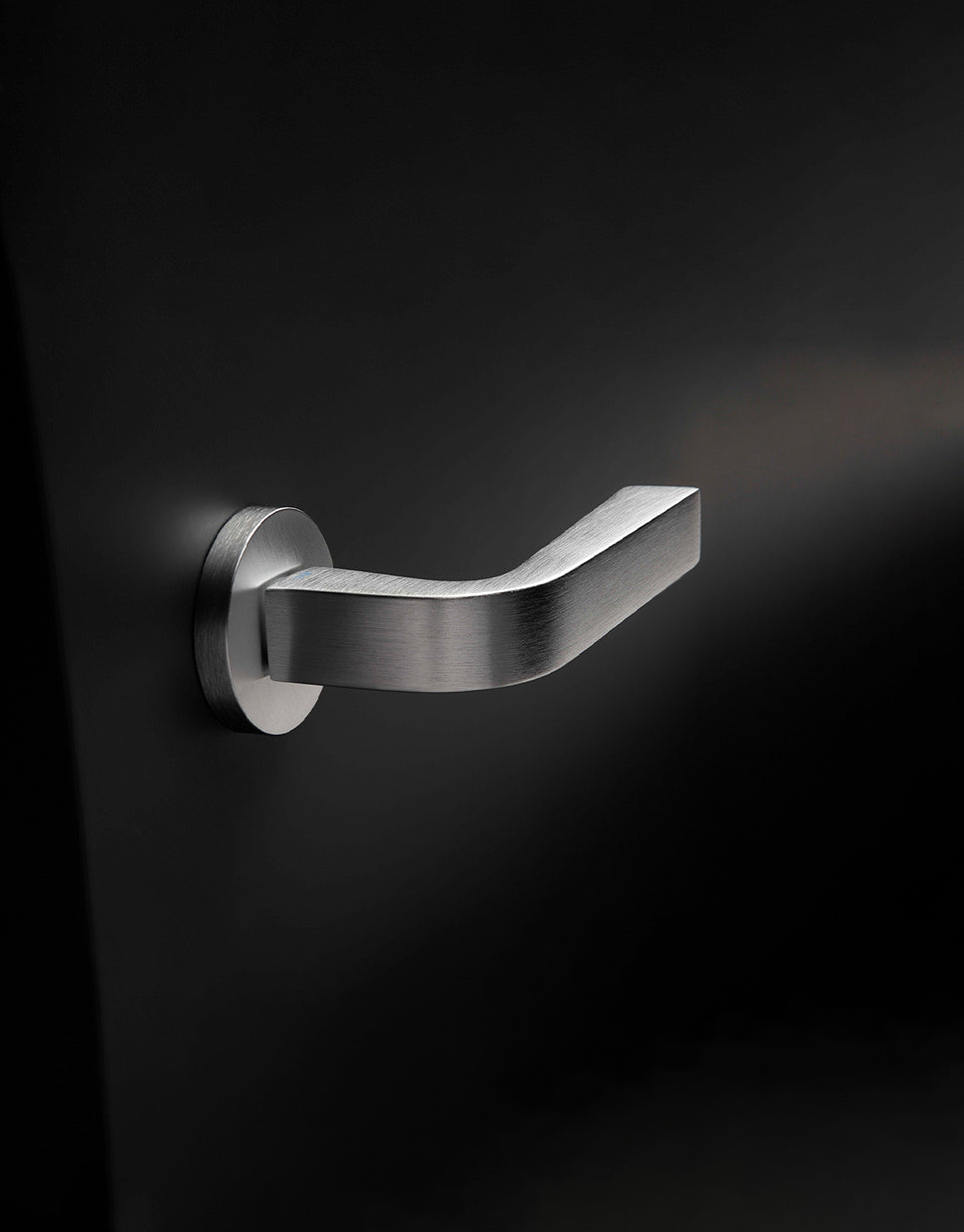 Touch door handle set on round rose – Groël Design